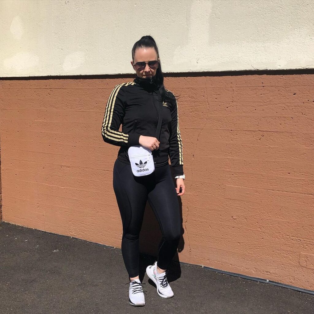 Saturday Pictures (Trackie Girls) – Fully Zipped Up